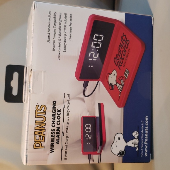 Peanuts | Other | Peanuts Records Snoopy Wireless Charging Alarm Clock ...